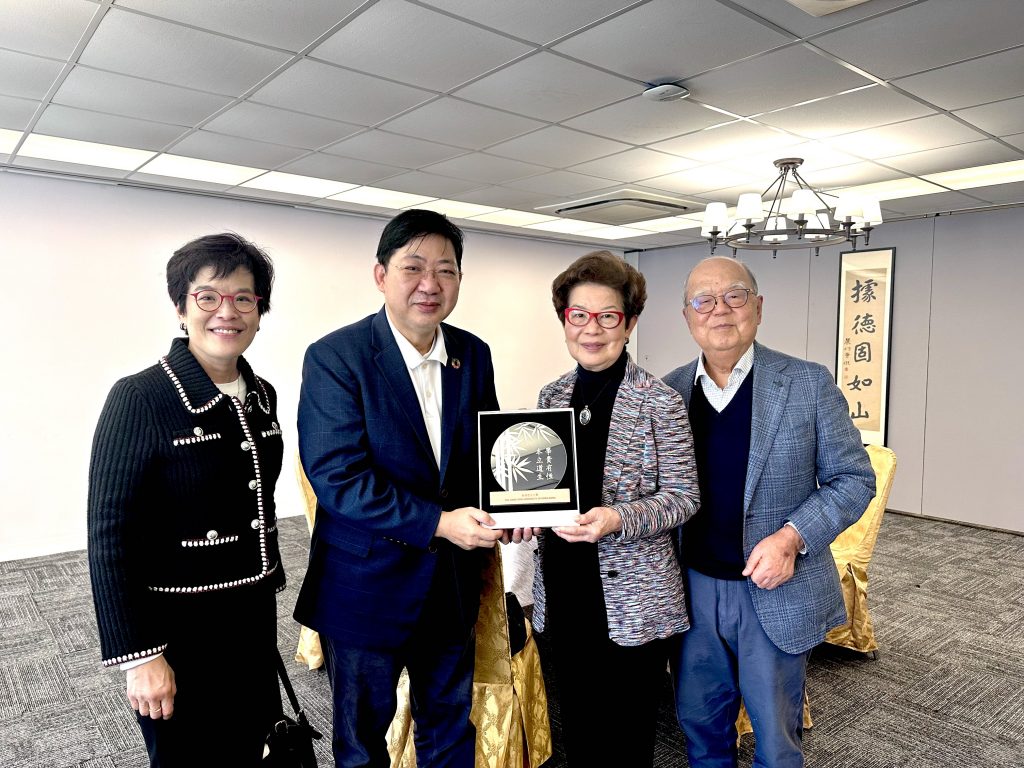 VISIT FROM MR LOUIS HO, MRS JUDY HO AND MS ELAINE HO - The Hang Seng ...